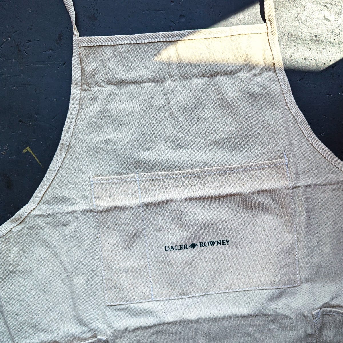 Daler-Rowney - Simply - Artist Apron – Gwartzman's Art Supplies